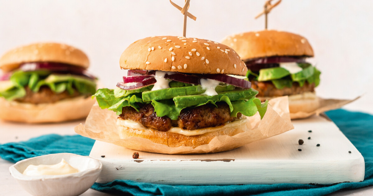 Domaći hamburger sa pilećim mesom » Perutnina Ptuj